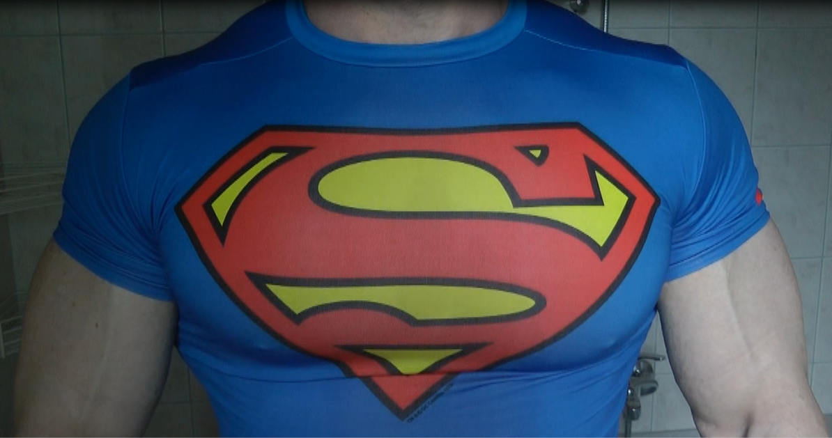 TYLER MUSCLEGOD VIP N°31 TYLER PEC BOUNCES IN SUPERMAN - flexer