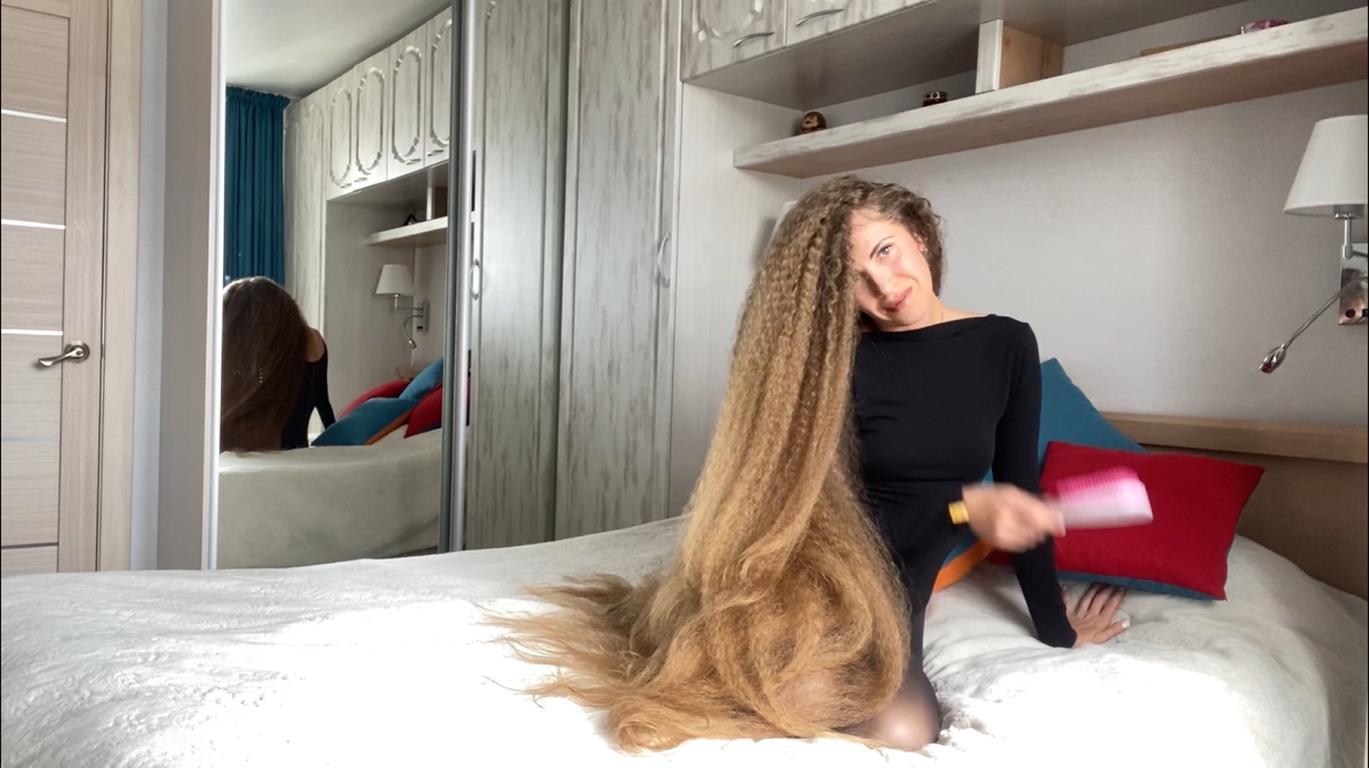 Alena Fluffy Hair Bed Play - Fan of Hair