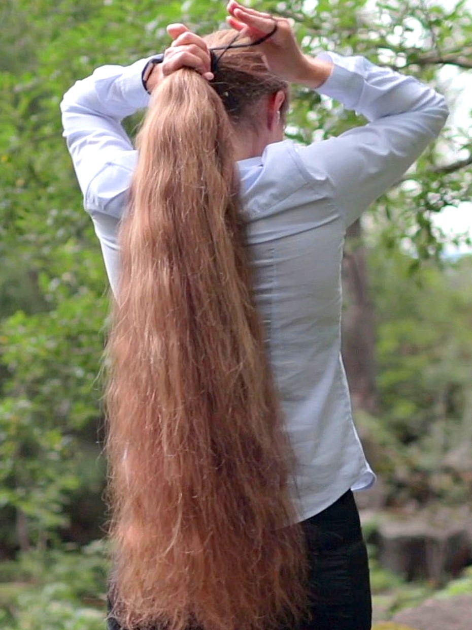 VIDEO - Massive ponytails in nature - RealRapunzels