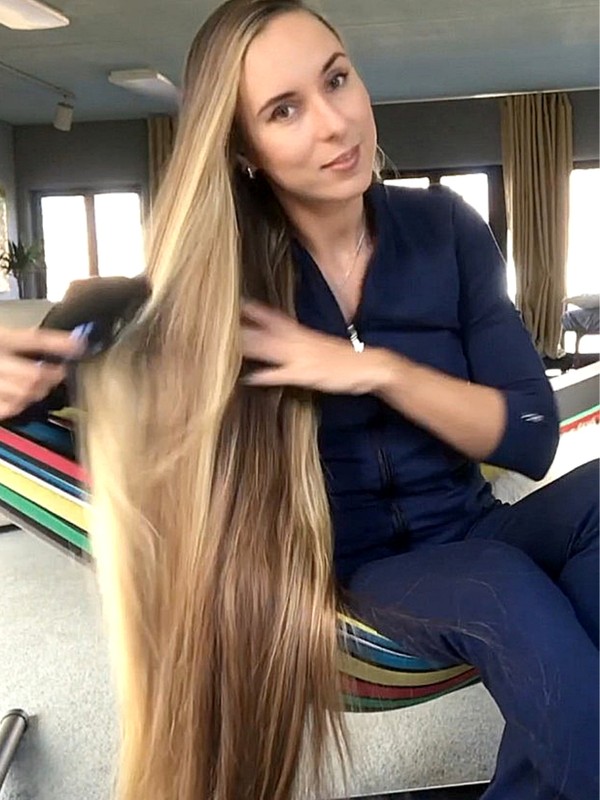 VIDEO - Super long hair smelling and hair play - RealRapunzels