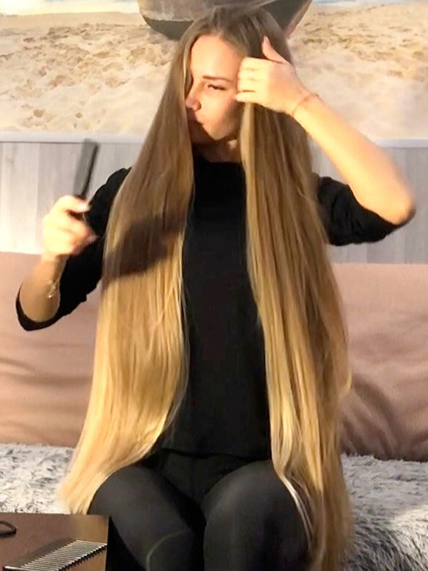 VIDEO - A very long braid and a lot of fun - RealRapunzels