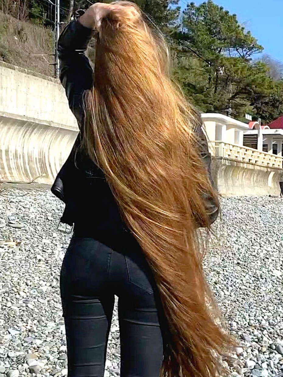VIDEO - Heavy hair by the water - RealRapunzels