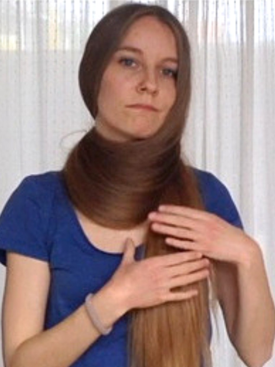 VIDEO - Top quality hair 4 - Long haired singer - RealRapunzels