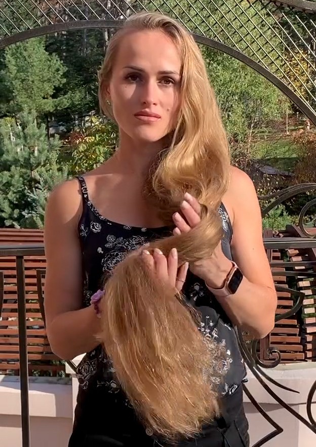 VIDEO - Julia's braid waves (part 1) - RealRapunzels