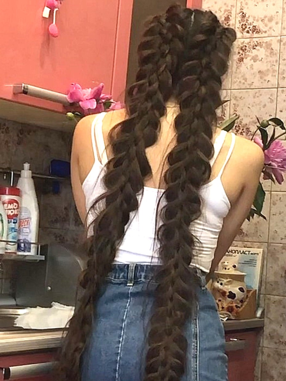 VIDEO - Special braids in kitchen - RealRapunzels