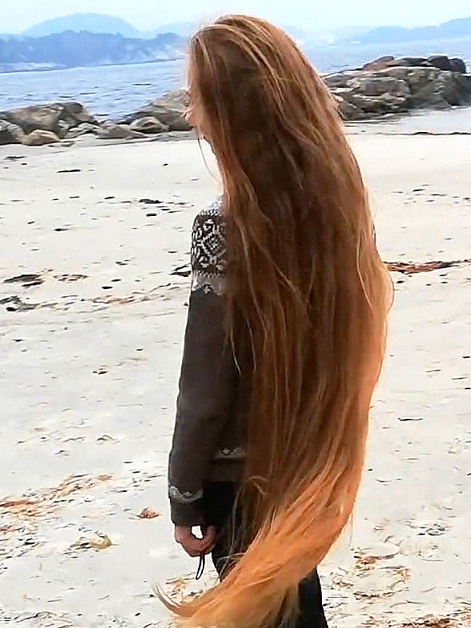 VIDEO - Windy Norwegian hair play - RealRapunzels