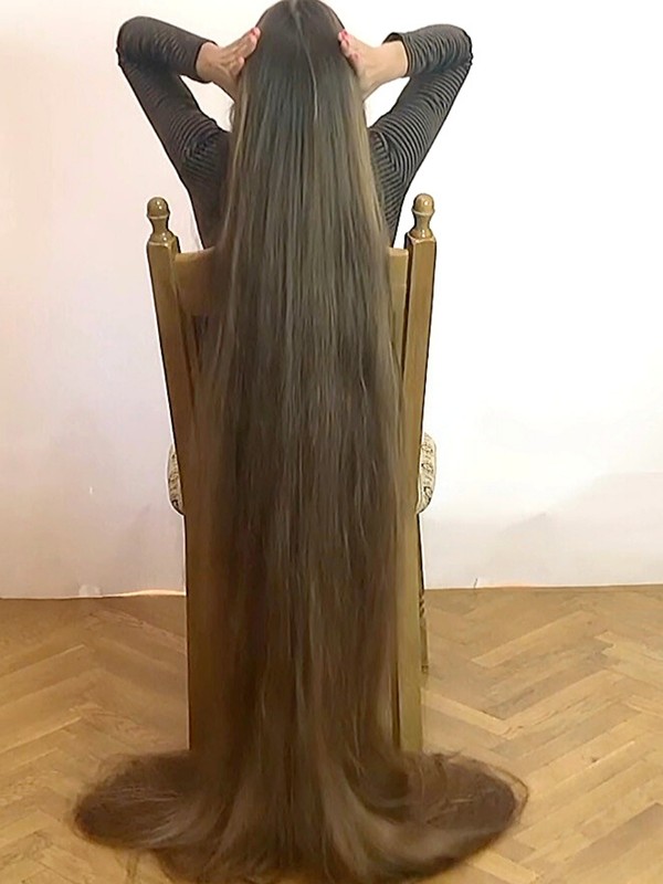 VIDEO - Ultra long hair play deluxe - RealRapunzels