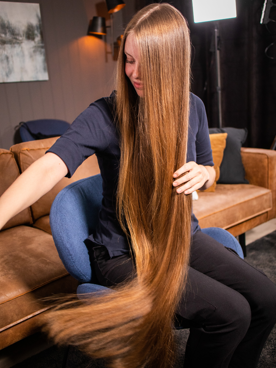 PHOTO SET - Super long hair enthusiasts photoshoot - RealRapunzels