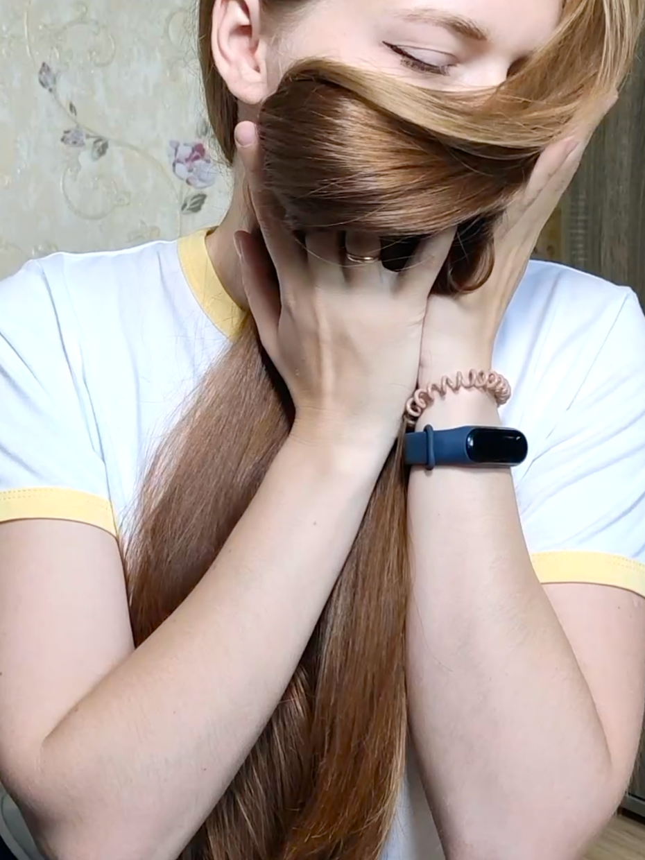 VIDEO - Nyata's long hair smelling - RealRapunzels