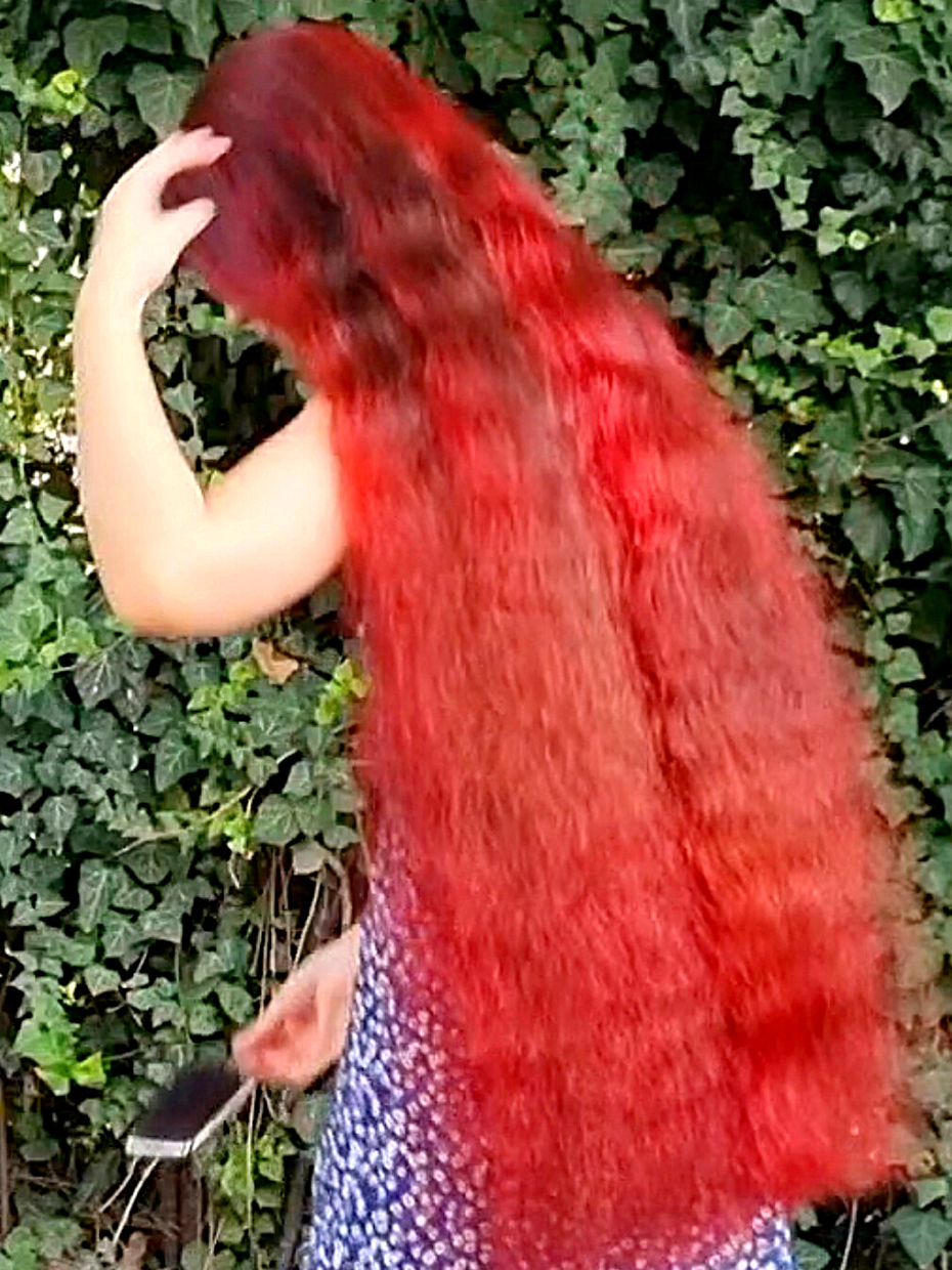 VIDEO - Very long red hair - RealRapunzels