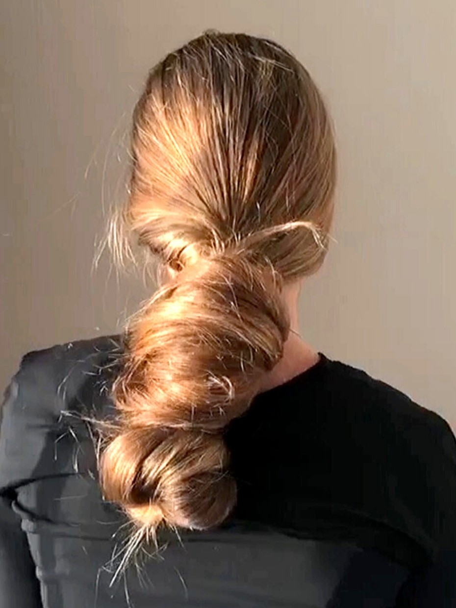 VIDEO - Massive bun play - RealRapunzels