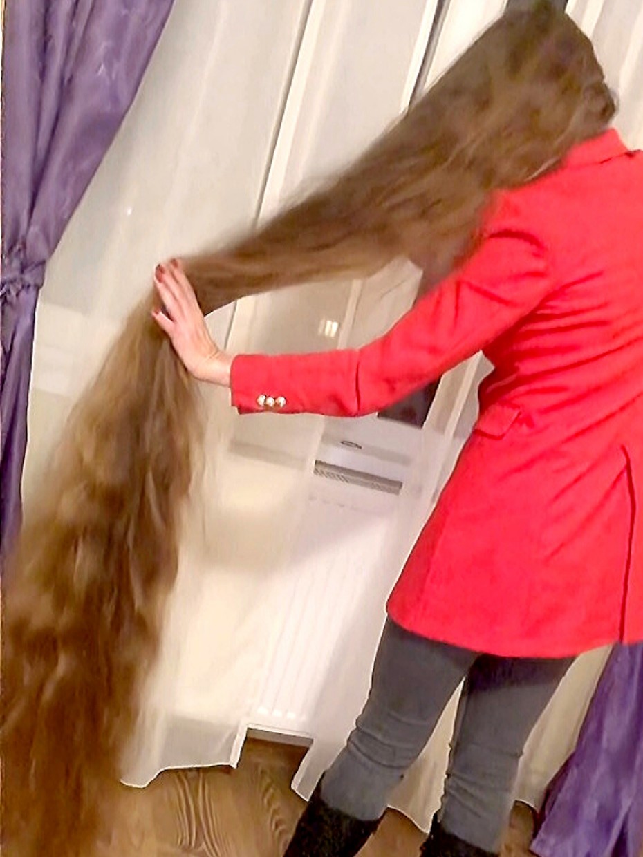 PHONE VIDEO - Lidia Roman - RealRapunzels