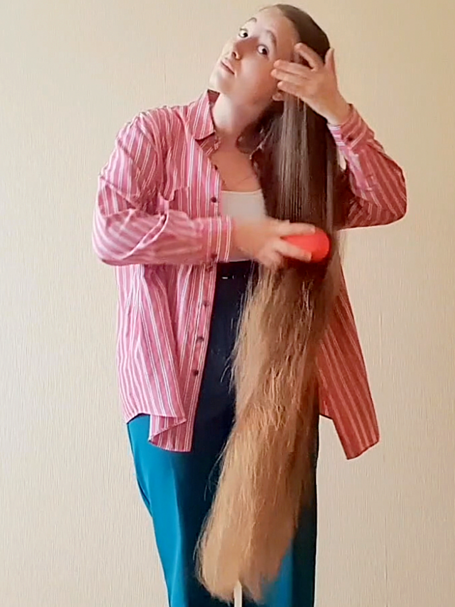 VIDEO - Daniela's soft hair show - RealRapunzels