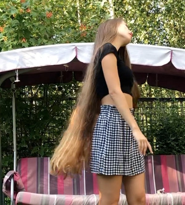 VIDEO - Julia's bun show - RealRapunzels