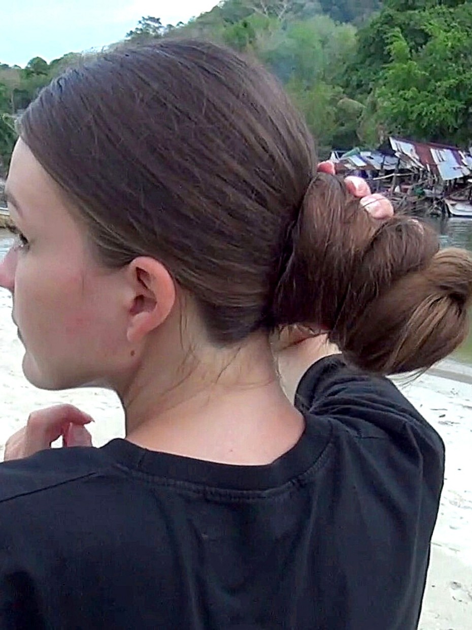 VIDEO - Big outdoor buns - RealRapunzels