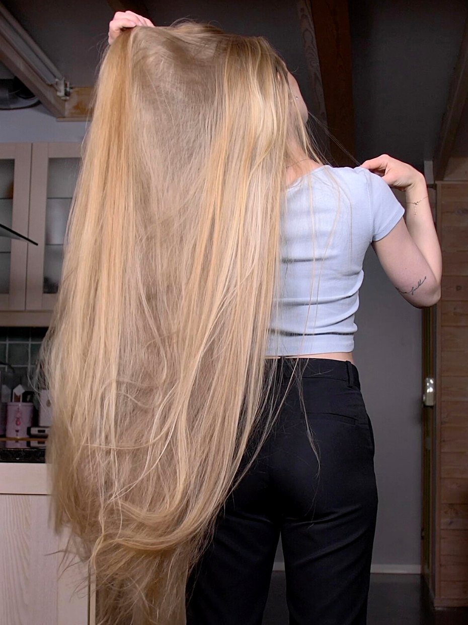 VIDEO - Hair stair - RealRapunzels