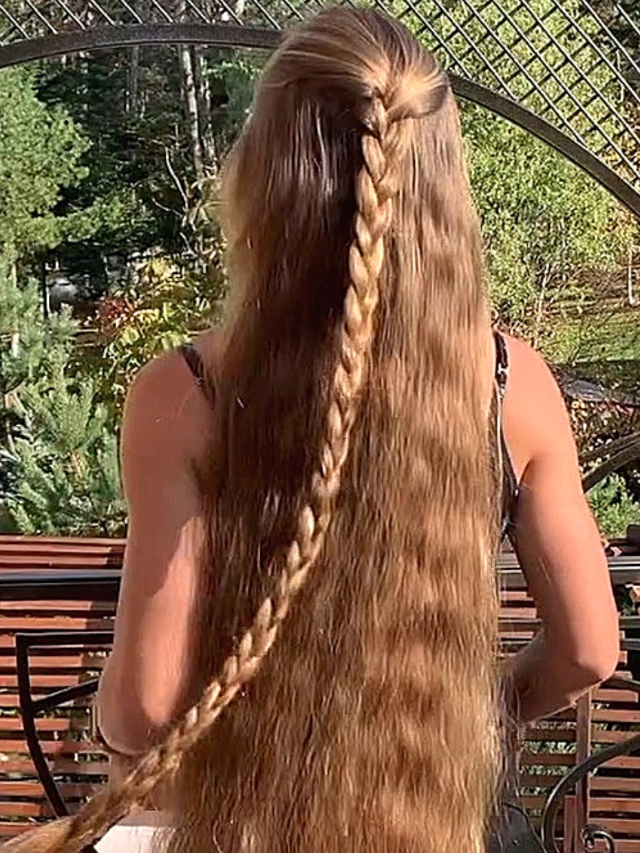 VIDEO - Julia's braid waves (part 2) - RealRapunzels