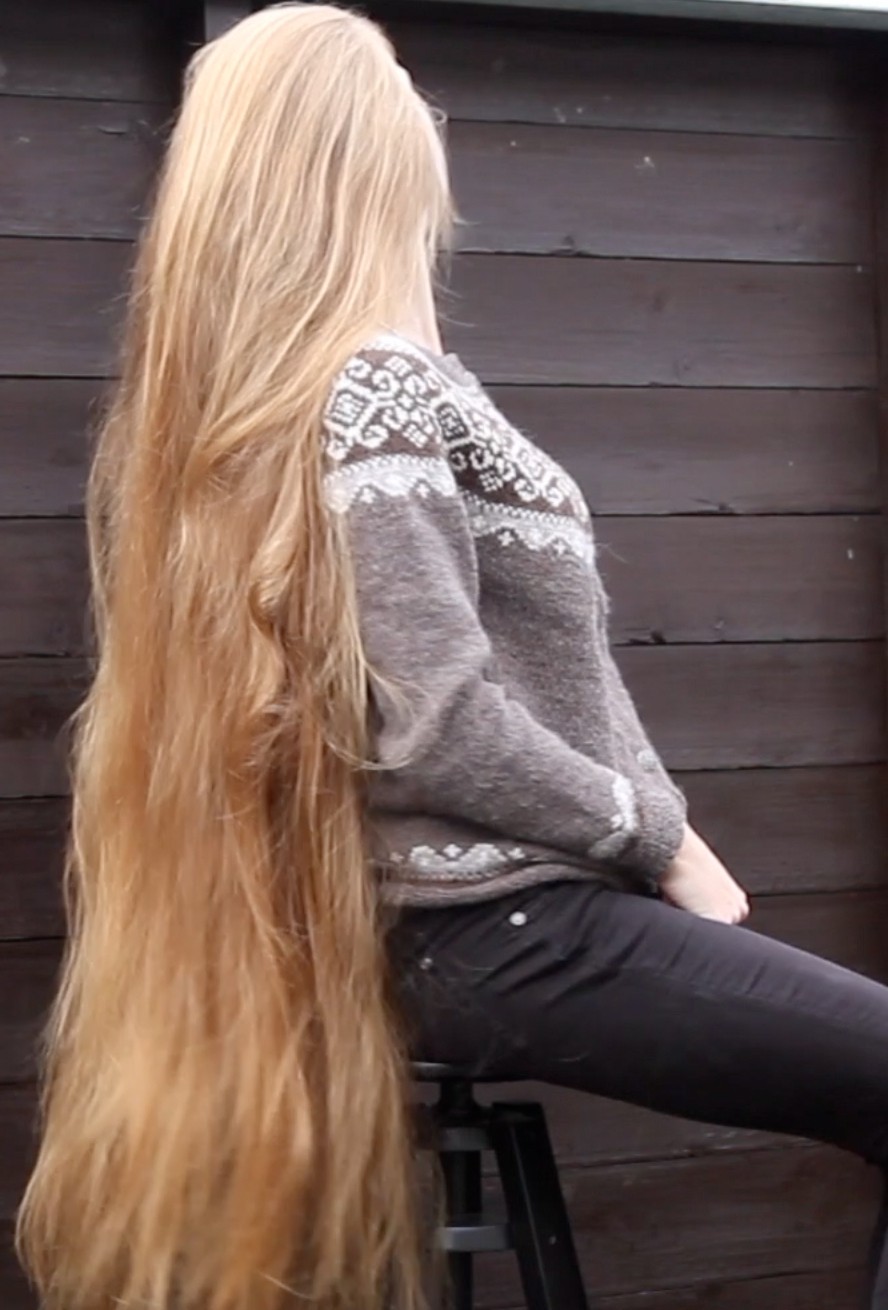 VIDEO - Norwegians love long hair - RealRapunzels