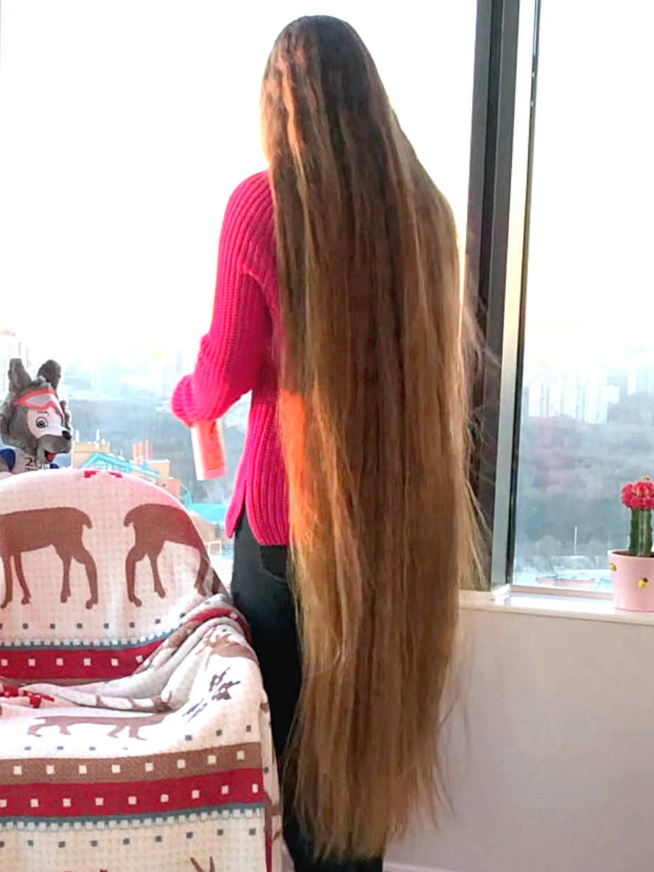 VIDEO - Extremely soft hair play - RealRapunzels