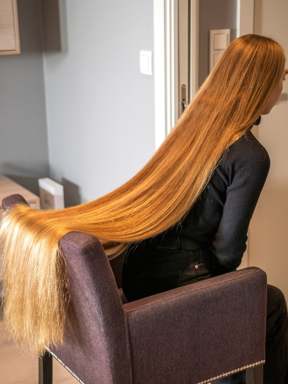 PHOTO SET - Sara's hair sliding - RealRapunzels