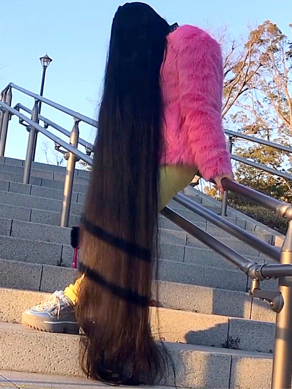 VIDEO - Extreme outdoor braid play - RealRapunzels