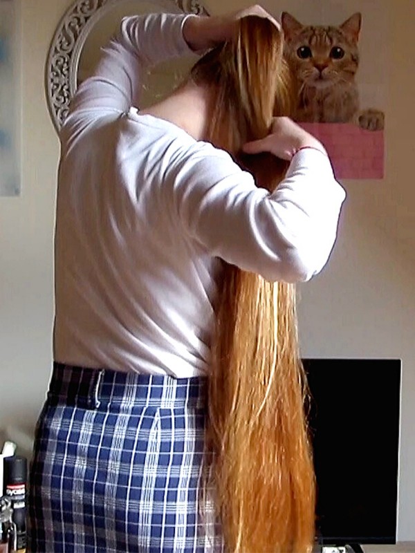 VIDEO - A very long braid and a lot of fun - RealRapunzels
