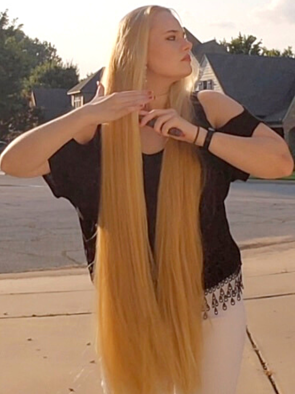 VIDEO - Super long hair smelling and hair play - RealRapunzels