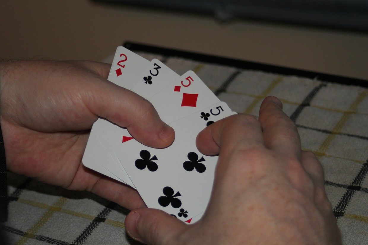 Royle's Commercial Close-Up Magic Card Trick Routine - JONATHAN ROYLE ...